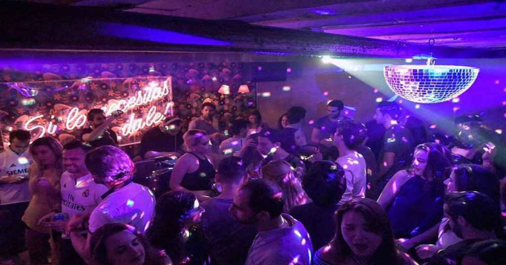 Looloo el sueño de los que se la viven de antro. - Armando Planes