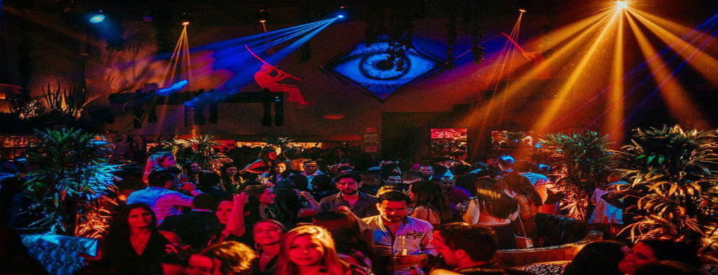 Looloo el sueño de los que se la viven de antro. - Armando Planes